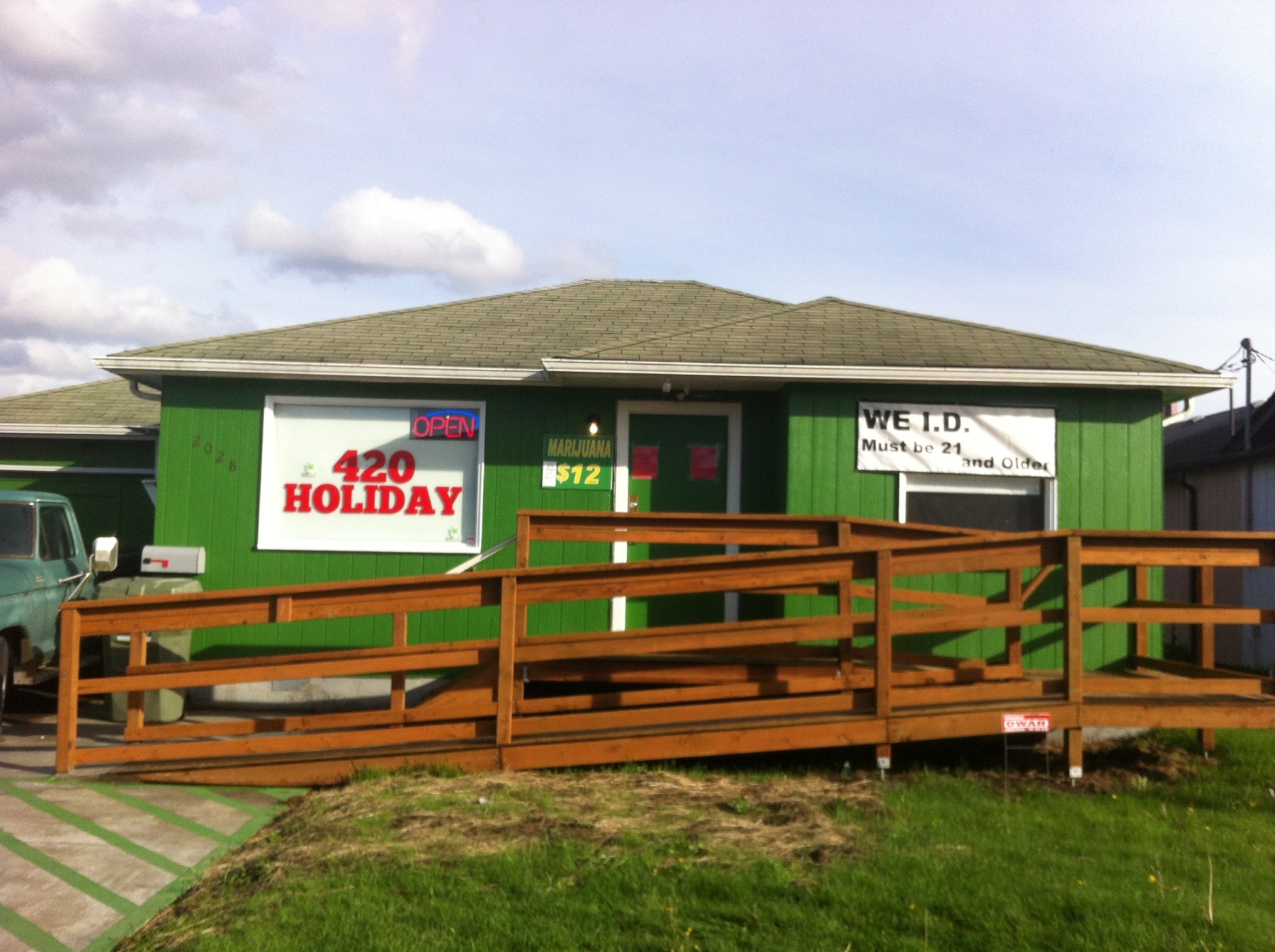 420 Holiday | Longview, WA Dispensary | AllBud