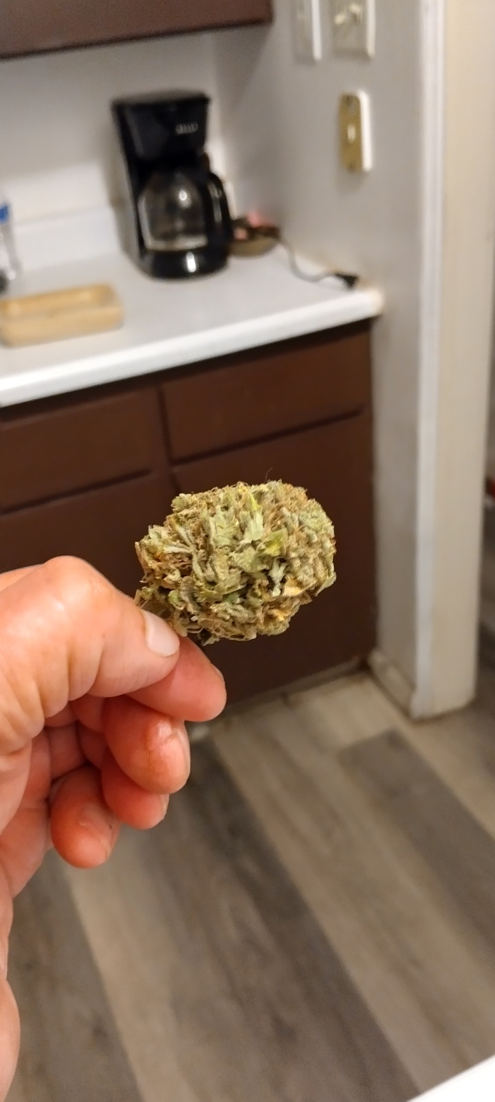 Lip Smacker Marijuana Strain Information & Reviews | AllBud